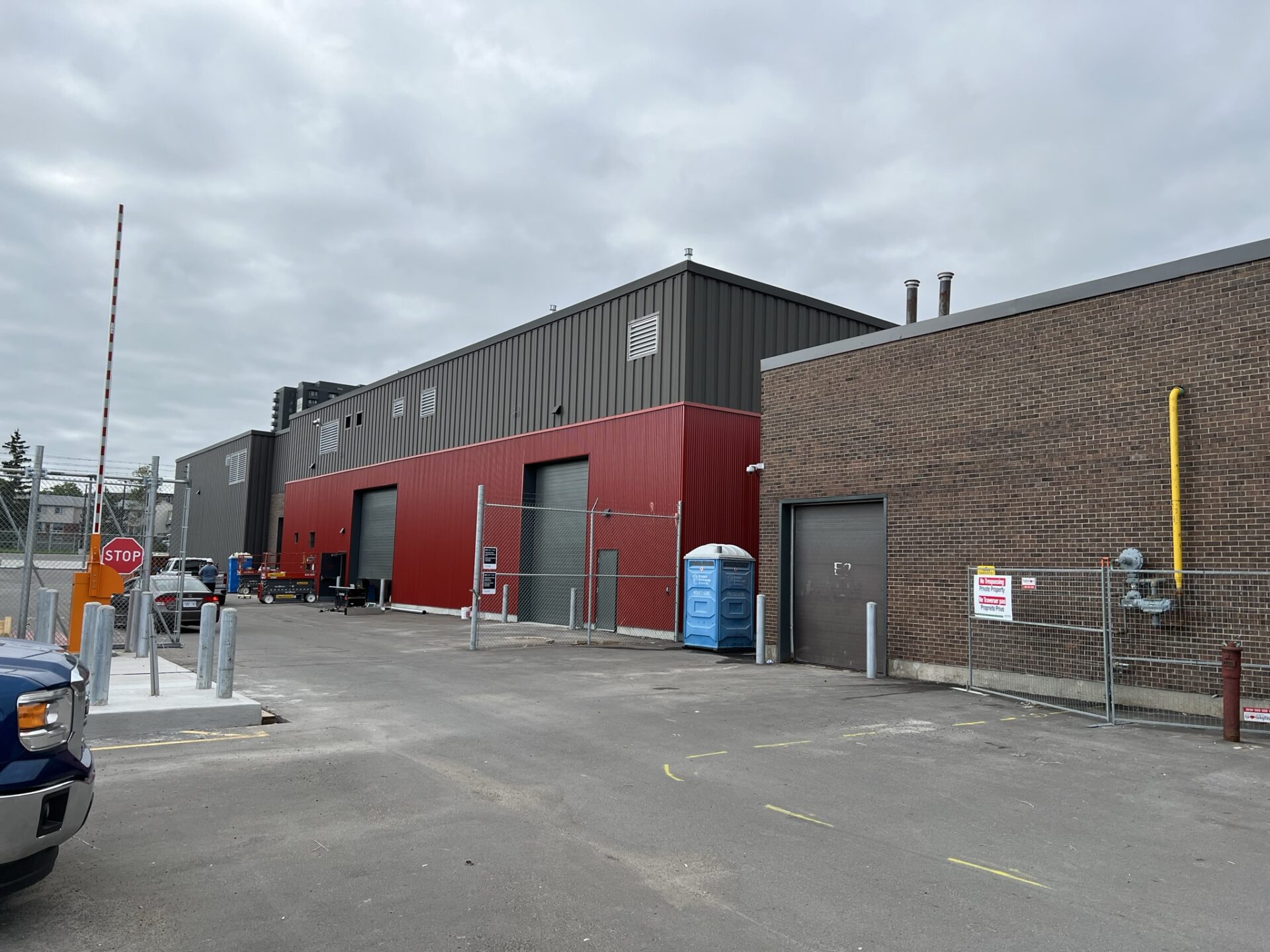 Defence Construction Canada - Lancaster • Architects DCA Inc.