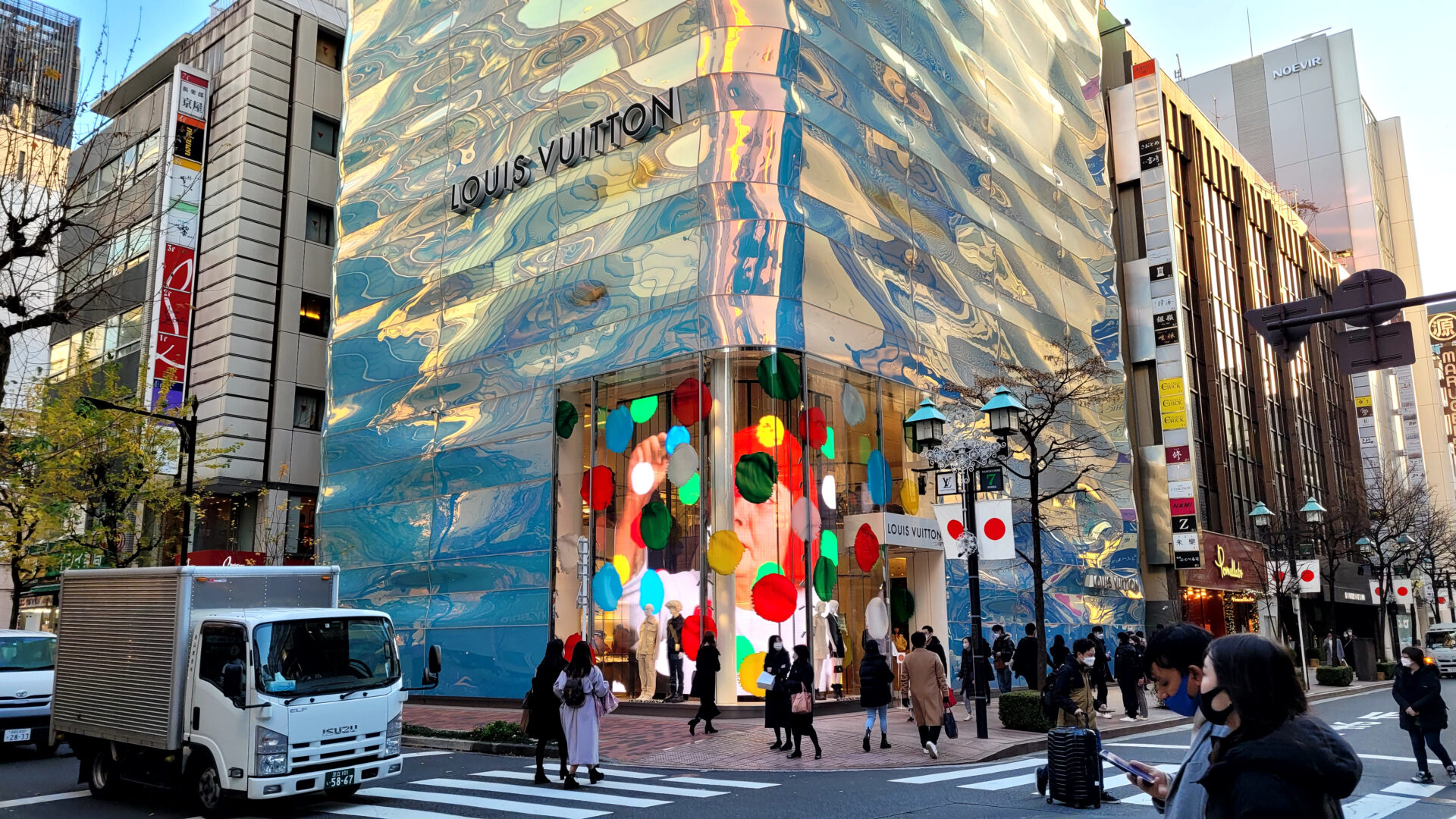 Ginza: Tokyo's high-fashion, in the shadow of the Imperial Palace ...